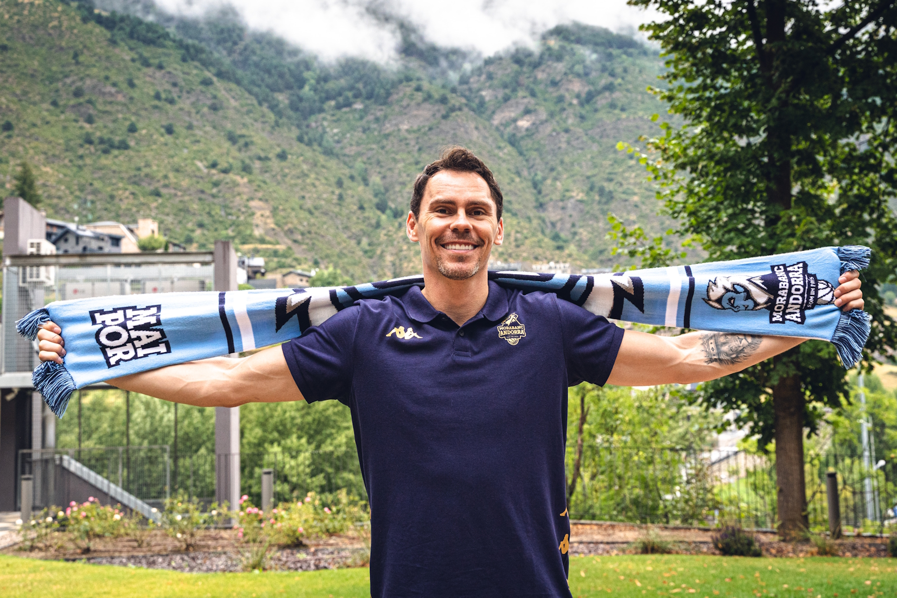 Kyle Kuric presentat a l’emblemàtic edifici Ràdio Andorra - BC Morabanc ...