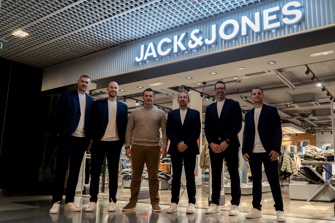 El cos tècnic del MoraBanc Andorra estrena imatge amb Via Moda - BC ...